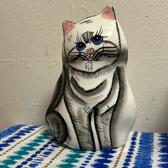 unbranded | Art | Euc Ceramic Cat Vase Adorable Cat Has Blue Eyes And ...